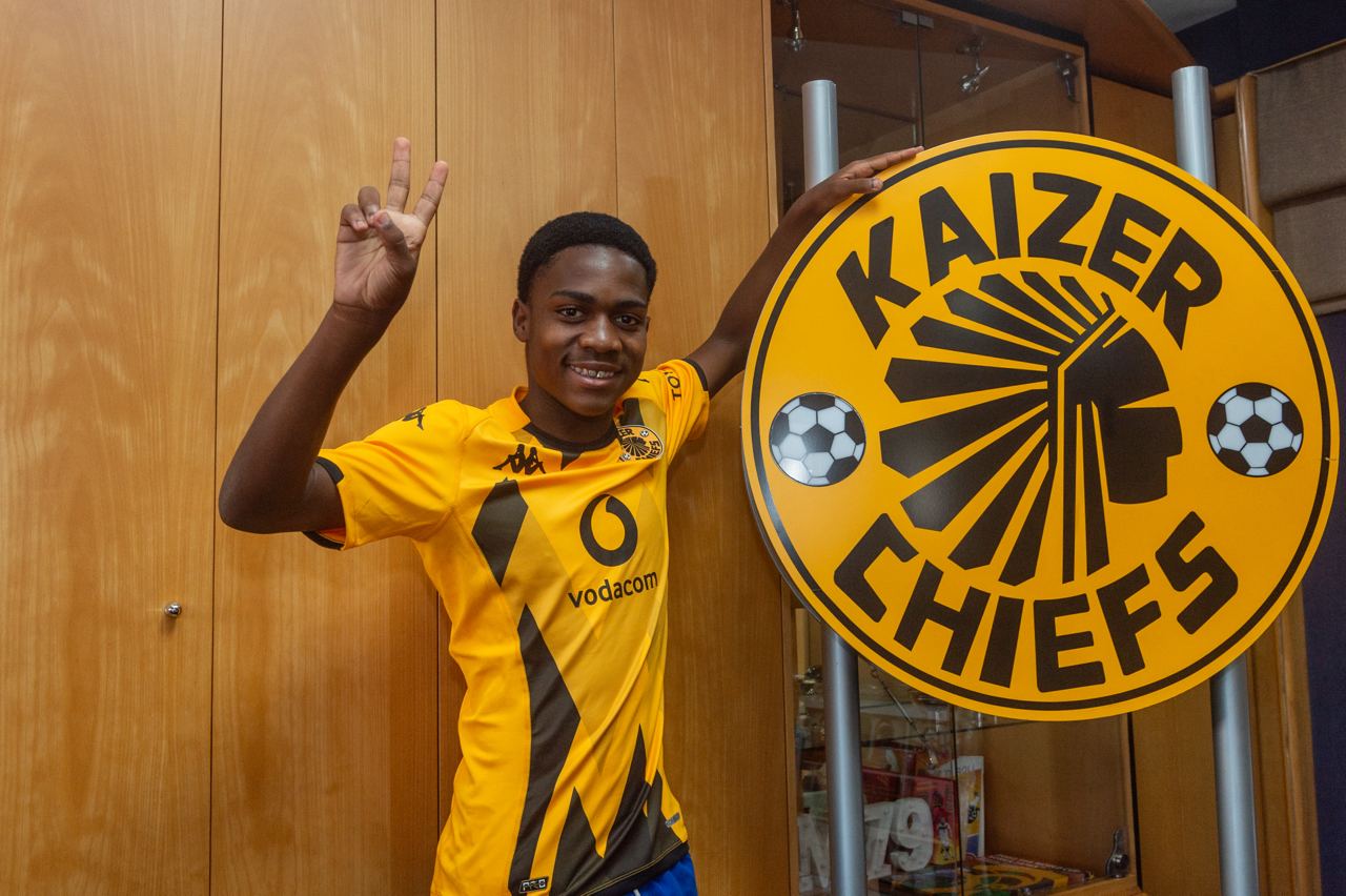 Kaizer Chiefs lock down rising star Vilakazi with bumper long-term deal ...